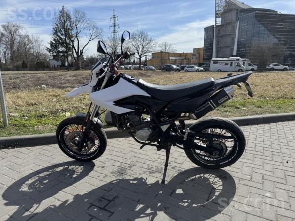 Yamaha WR 125R 2009 in Riga, with an engine capacity of 0.13 L and mileage of 0 thousand km for 2200 €, photo 4 on AUTOMOTO.COM.LV