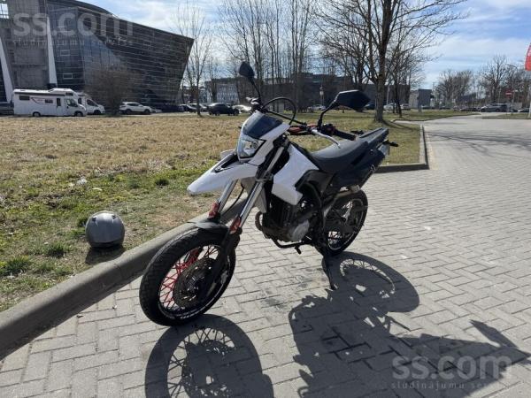 Yamaha WR 125R 2009 in Riga, with an engine capacity of 0.13 L and mileage of 0 thousand km for 2200 €, photo 5 on AUTOMOTO.COM.LV