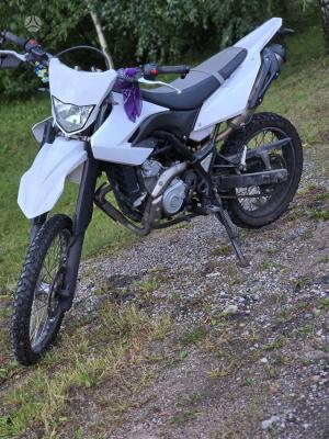 Balts Yamaha WR 125R 2014 Marijampole, ar dzinēja tilpumu 0.13 L un nobraukumu 15 tūkst. km par 2250 €, foto 1 vietnē AUTOMOTO.COM.LV