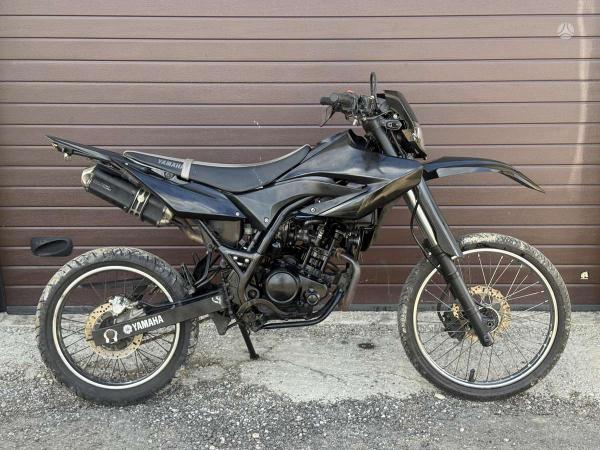 Yamaha WR 125X 2009 in Vilkaviskis on AUTOMOTO.COM.LV Black Yamaha WR 125X 2009 in Vilkaviskis, with an engine capacity of 0.13 L and mileage of 40 thousand km for 1100 €, photo 3 on AUTOMOTO.COM.LV