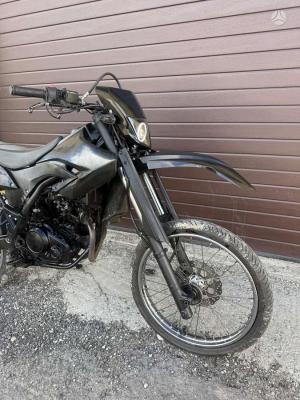 Black Yamaha WR 125X 2009 in Vilkaviskis, with an engine capacity of 0.13 L and mileage of 40 thousand km for 1100 €, photo 4 on AUTOMOTO.COM.LV