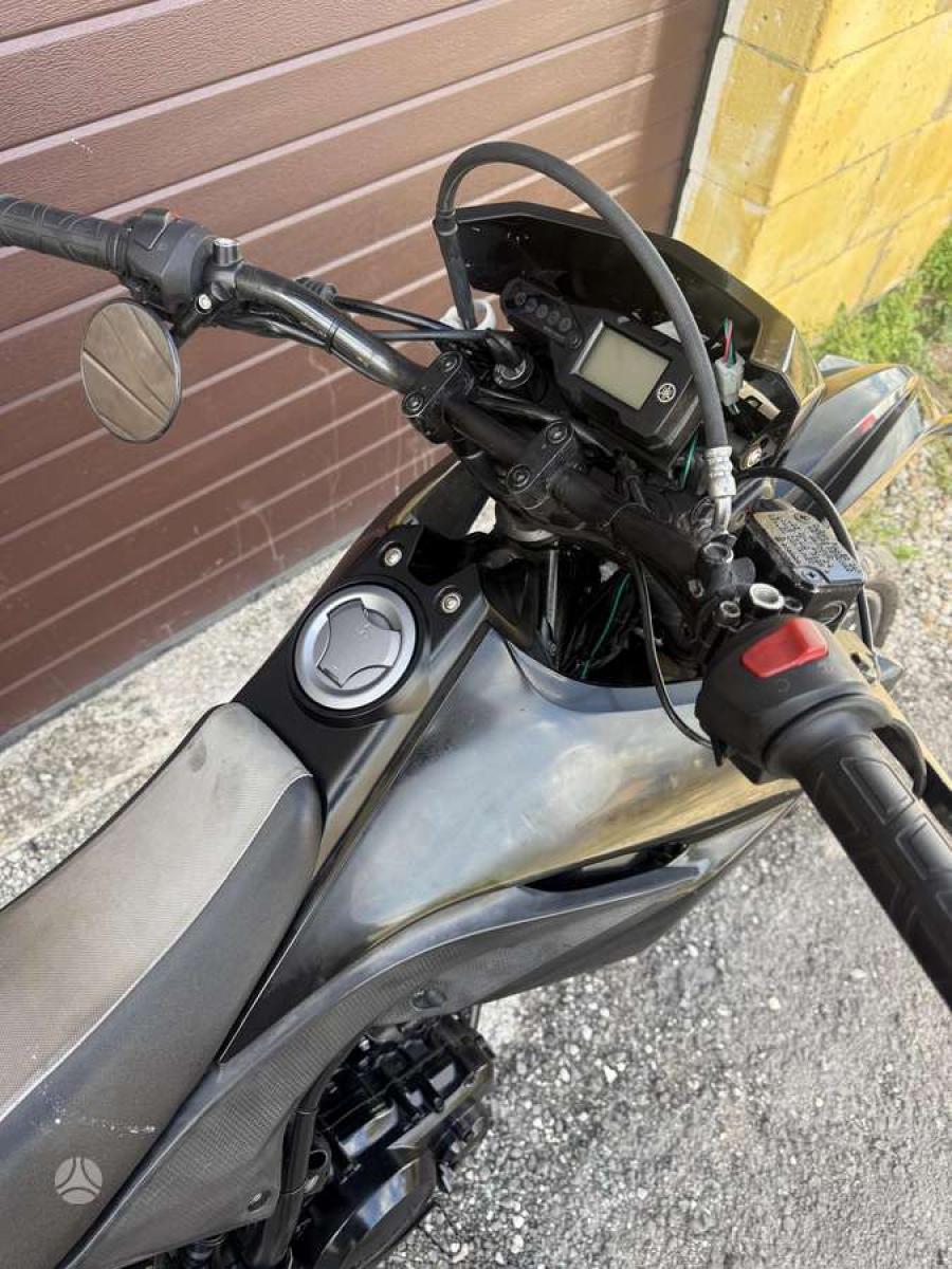 Black Yamaha WR 125X 2009 in Vilkaviskis, with an engine capacity of 0.13 L and mileage of 40 thousand km for 1100 €, photo 9 on AUTOMOTO.COM.LV