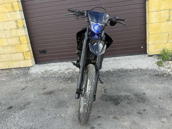 Yamaha WR 125X 2009 in Vilkaviskis on AUTOMOTO.COM.LV Black Yamaha WR 125X 2009 in Vilkaviskis, with an engine capacity of 0.13 L and mileage of 40 thousand km for 1100 €, photo 10 on AUTOMOTO.COM.LV