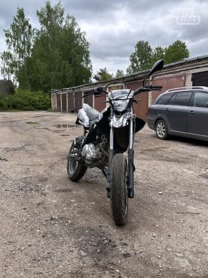 Melns Yamaha WR 125X 2010 Viļņa, ar dzinēja tilpumu 0.13 L un nobraukumu 36 tūkst. km par 2100 €, foto  vietnē AUTOMOTO.COM.LV
