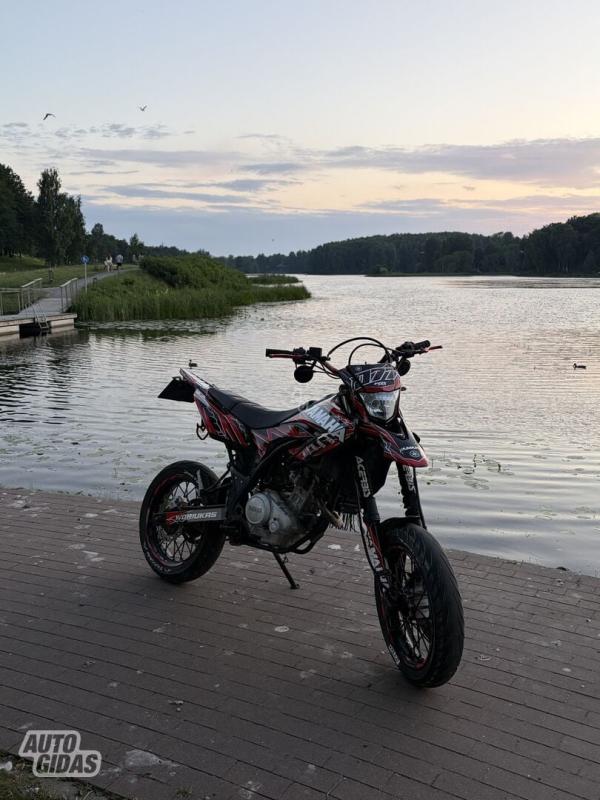 Black Yamaha WR 125X 2010 in Plunge, with an engine capacity of 0.13 L and mileage of 30 thousand km for 2400 €, photo 1 on AUTOMOTO.COM.LV