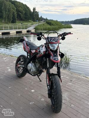 Black Yamaha WR 125X 2010 in Plunge, with an engine capacity of 0.13 L and mileage of 30 thousand km for 2400 €, photo 3 on AUTOMOTO.COM.LV