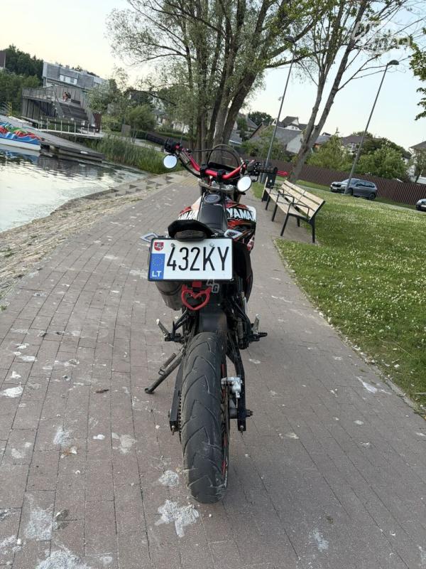 Black Yamaha WR 125X 2010 in Plunge, with an engine capacity of 0.13 L and mileage of 30 thousand km for 2400 €, photo 4 on AUTOMOTO.COM.LV