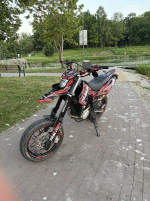 Black Yamaha WR 125X 2010 in Plunge, with an engine capacity of 0.13 L and mileage of 30 thousand km for 2400 €, photo 7 on AUTOMOTO.COM.LV
