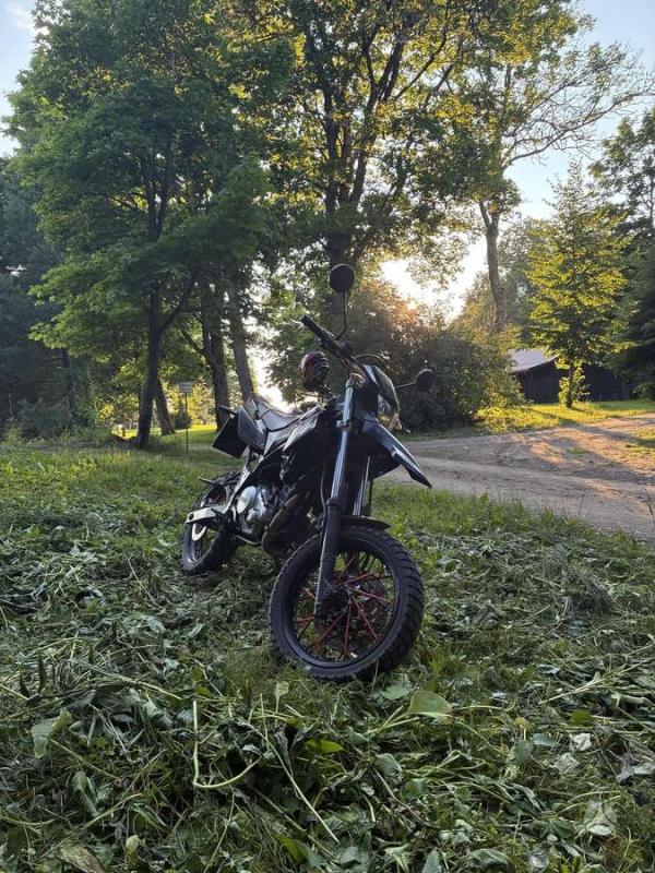 Black Yamaha WR 125X 2010 in Mazeikiai, with an engine capacity of 0.13 L and mileage of 27 thousand km for 1800 €, photo 1 on AUTOMOTO.COM.LV