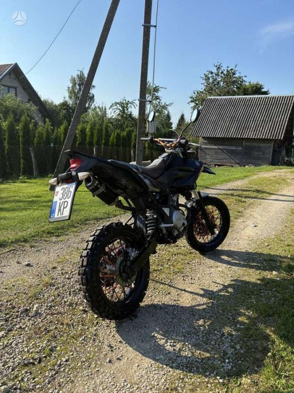 Black Yamaha WR 125X 2010 in Mazeikiai, with an engine capacity of 0.13 L and mileage of 27 thousand km for 1800 €, photo 2 on AUTOMOTO.COM.LV
