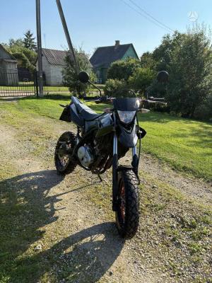 Black Yamaha WR 125X 2010 in Mazeikiai, with an engine capacity of 0.13 L and mileage of 27 thousand km for 1800 €, photo 4 on AUTOMOTO.COM.LV