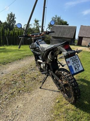 Black Yamaha WR 125X 2010 in Mazeikiai, with an engine capacity of 0.13 L and mileage of 27 thousand km for 1800 €, photo 5 on AUTOMOTO.COM.LV