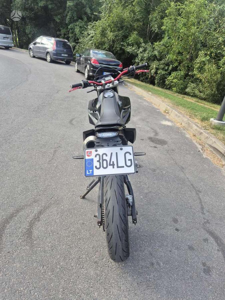 Black Yamaha WR 125X 2010 in Kaunas, with an engine capacity of 0.13 L and mileage of 30 thousand km for 1950 €, photo 4 on AUTOMOTO.COM.LV