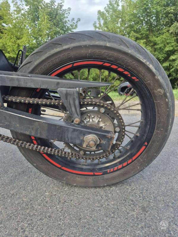 Black Yamaha WR 125X 2010 in Kaunas, with an engine capacity of 0.13 L and mileage of 30 thousand km for 1950 €, photo 5 on AUTOMOTO.COM.LV