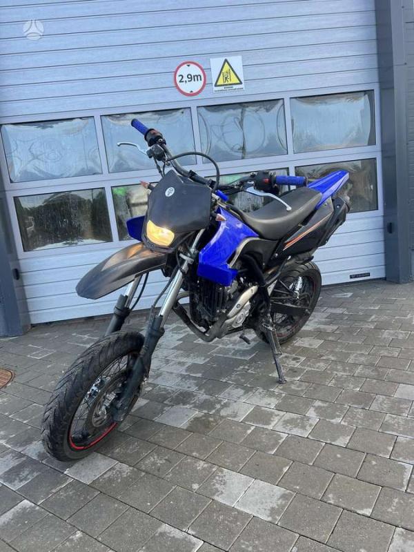 Black Yamaha WR 125X 2010 in Vilnius, with an engine capacity of 0.13 L and mileage of 56 thousand km for 1199 €, photo 3 on AUTOMOTO.COM.LV