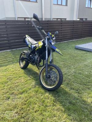 Black Yamaha WR 125X 2011 in Kaunas, with an engine capacity of 0.13 L and mileage of 58 thousand km for 1900 €, photo 3 on AUTOMOTO.COM.LV