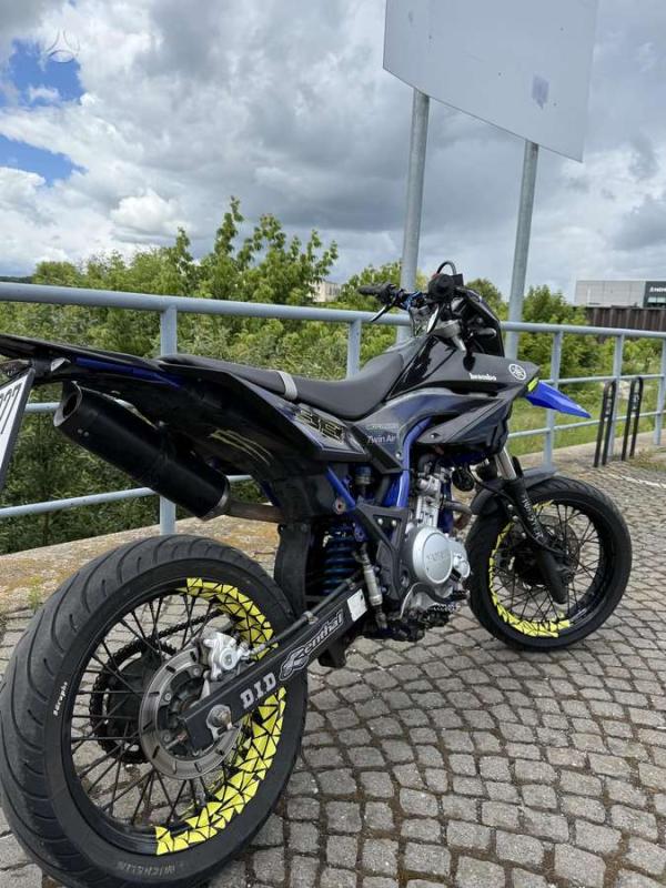 Black Yamaha WR 125X 2014 in Kaunas, with an engine capacity of 0.13 L and mileage of 35 thousand km for 1999 €, photo 6 on AUTOMOTO.COM.LV