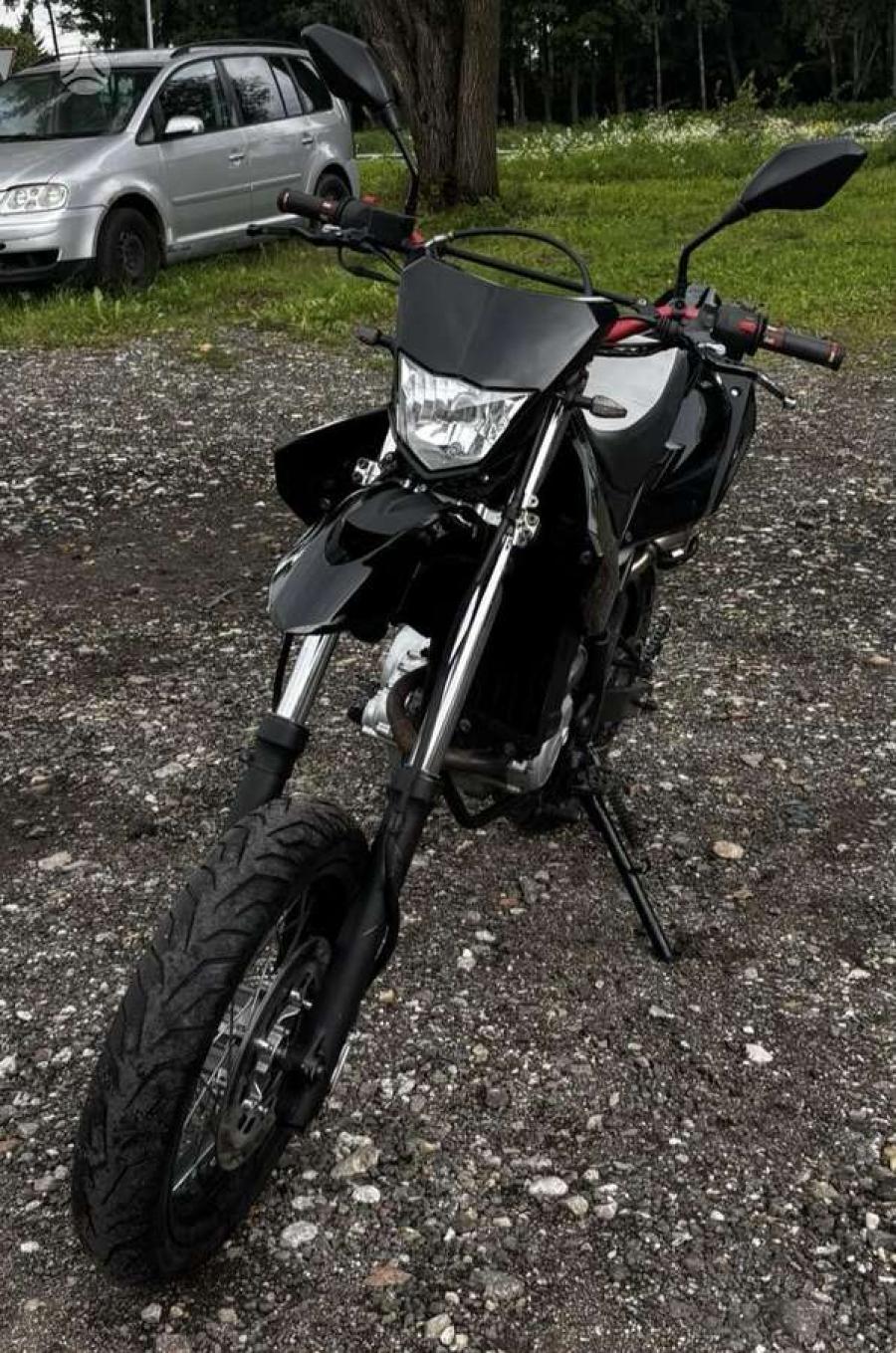 Melns Yamaha WR 125X 2016 Viļņa, ar dzinēja tilpumu 0.13 L un nobraukumu 20 tūkst. km par 1900 €, foto 3 vietnē AUTOMOTO.COM.LV
