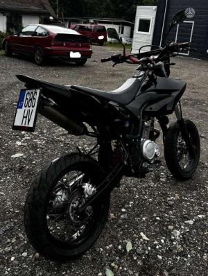 Melns Yamaha WR 125X 2016 Viļņa, ar dzinēja tilpumu 0.13 L un nobraukumu 20 tūkst. km par 1900 €, foto 4 vietnē AUTOMOTO.COM.LV