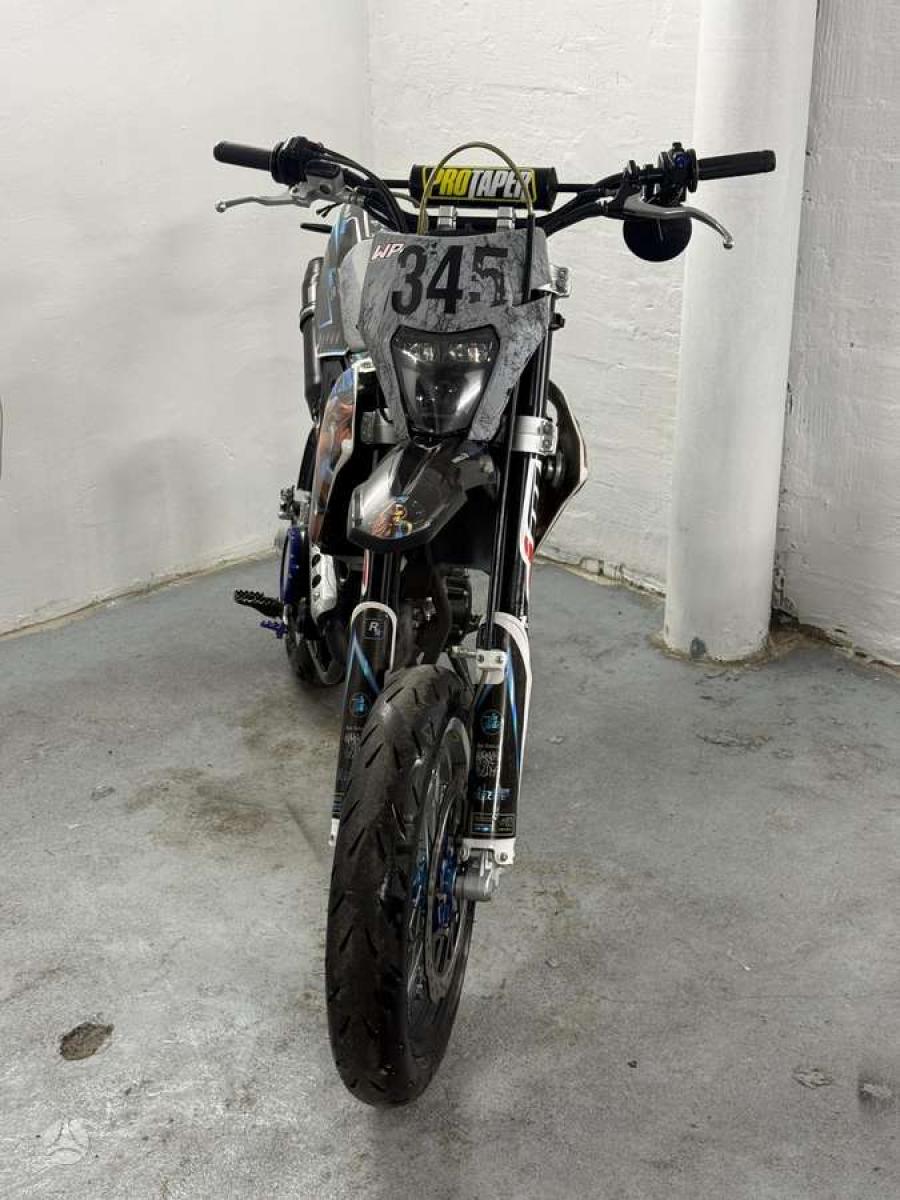 Black Yamaha WR 125X 2021 in Marijampole, with an engine capacity of 0.13 L and mileage of 5 thousand km for 2949 €, photo 4 on AUTOMOTO.COM.LV
