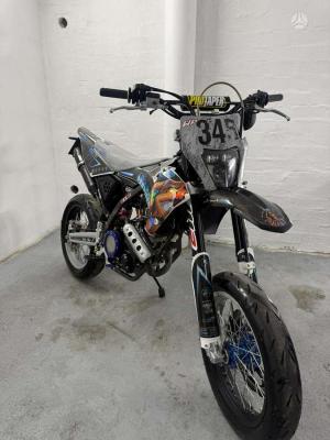 Black Yamaha WR 125X 2021 in Marijampole, with an engine capacity of 0.13 L and mileage of 5 thousand km for 2949 €, photo 5 on AUTOMOTO.COM.LV