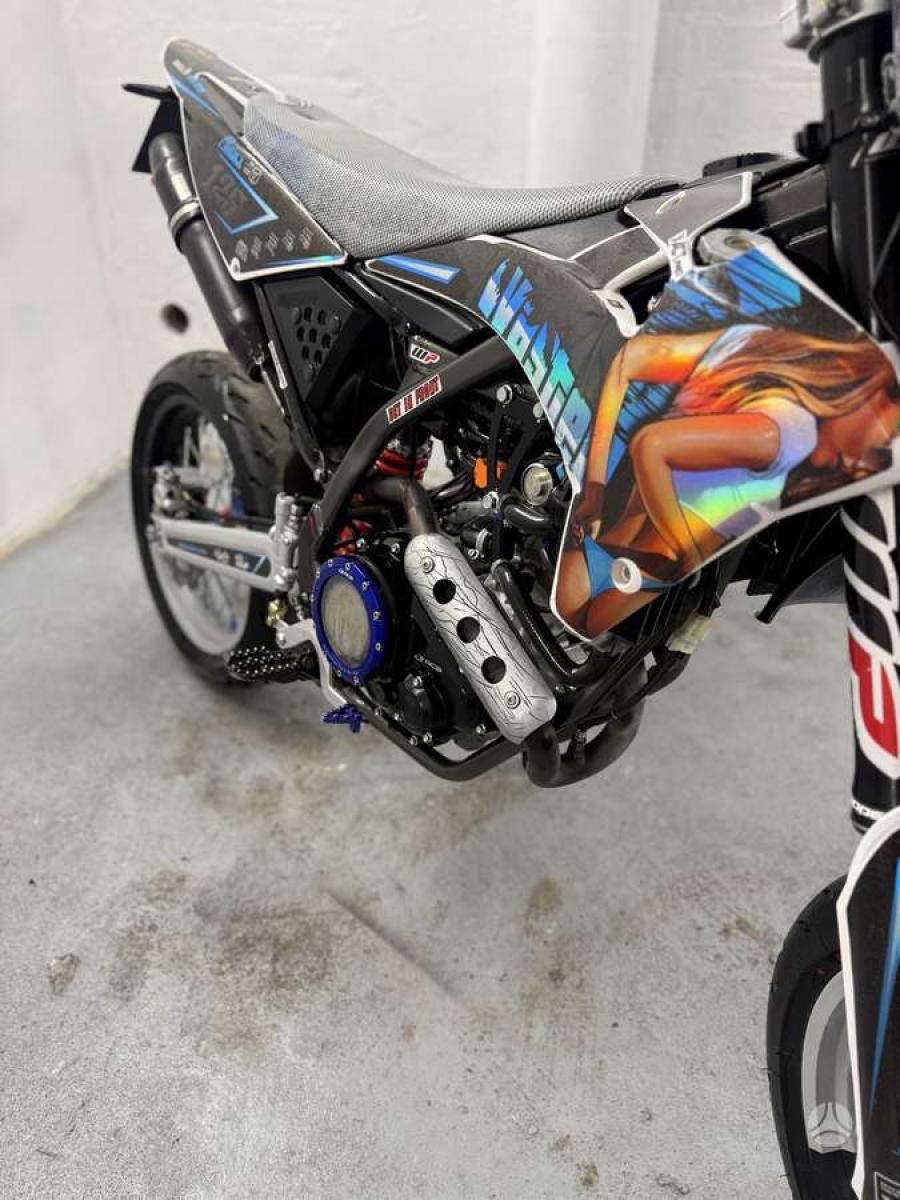 Black Yamaha WR 125X 2021 in Marijampole, with an engine capacity of 0.13 L and mileage of 5 thousand km for 2949 €, photo 8 on AUTOMOTO.COM.LV