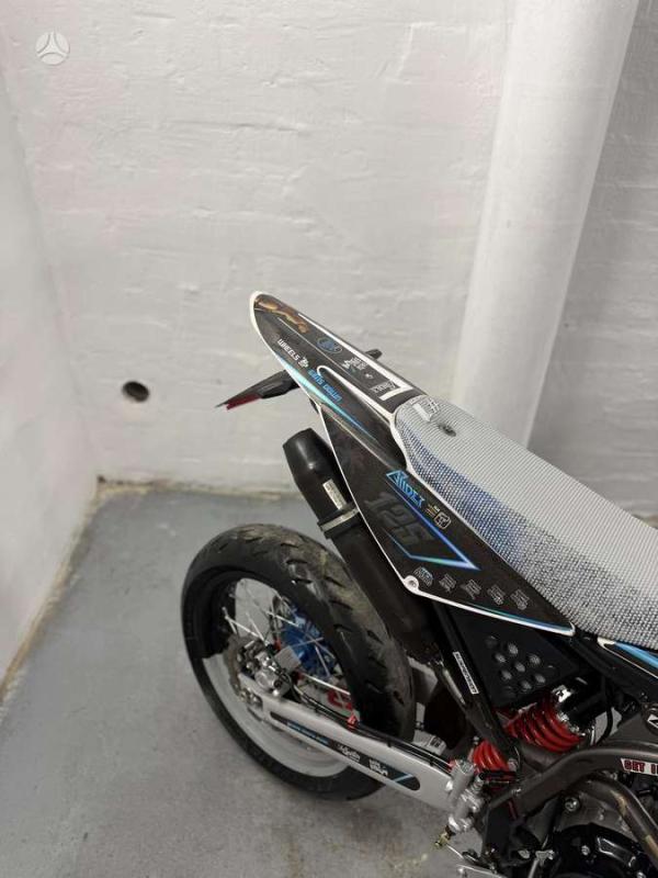 Black Yamaha WR 125X 2021 in Marijampole, with an engine capacity of 0.13 L and mileage of 5 thousand km for 2949 €, photo 8 on AUTOMOTO.COM.LV