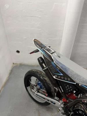 Black Yamaha WR 125X 2021 in Marijampole, with an engine capacity of 0.13 L and mileage of 5 thousand km for 2949 €, photo 9 on AUTOMOTO.COM.LV