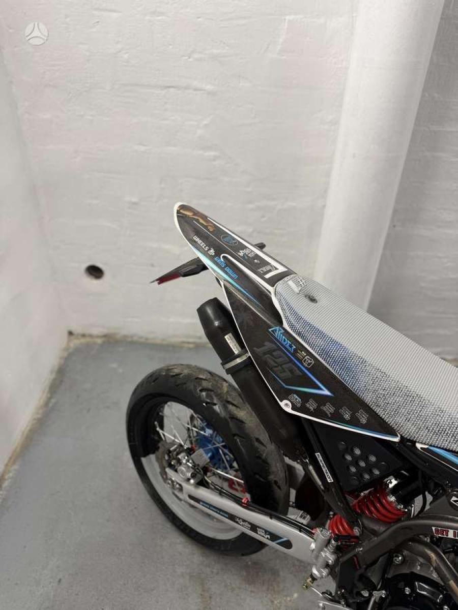 Black Yamaha WR 125X 2021 in Marijampole, with an engine capacity of 0.13 L and mileage of 5 thousand km for 2949 €, photo 9 on AUTOMOTO.COM.LV