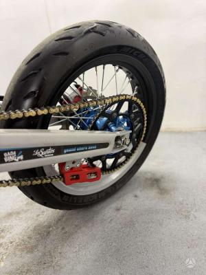 Black Yamaha WR 125X 2021 in Marijampole, with an engine capacity of 0.13 L and mileage of 5 thousand km for 2949 €, photo 16 on AUTOMOTO.COM.LV