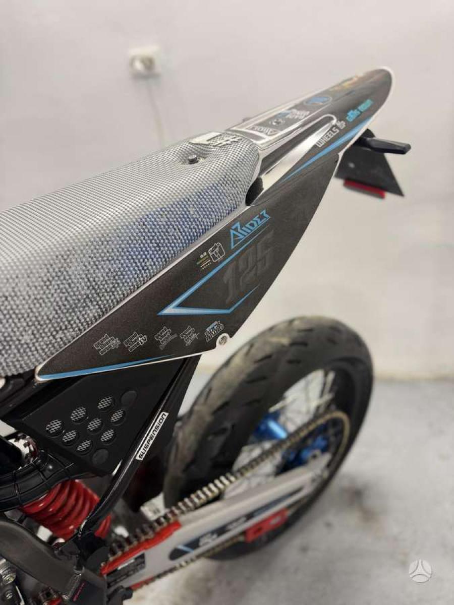 Black Yamaha WR 125X 2021 in Marijampole, with an engine capacity of 0.13 L and mileage of 5 thousand km for 2949 €, photo 17 on AUTOMOTO.COM.LV