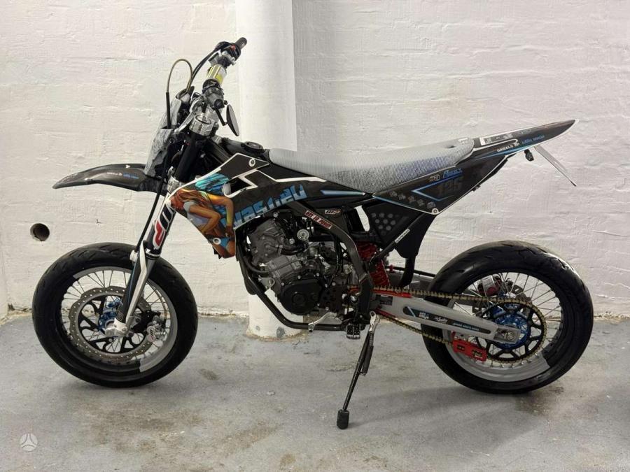 Black Yamaha WR 125X 2021 in Marijampole, with an engine capacity of 0.13 L and mileage of 5 thousand km for 2949 €, photo 20 on AUTOMOTO.COM.LV