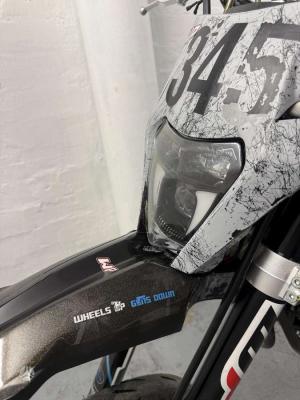Black Yamaha WR 125X 2021 in Marijampole, with an engine capacity of 0.13 L and mileage of 5 thousand km for 2949 €, photo 25 on AUTOMOTO.COM.LV