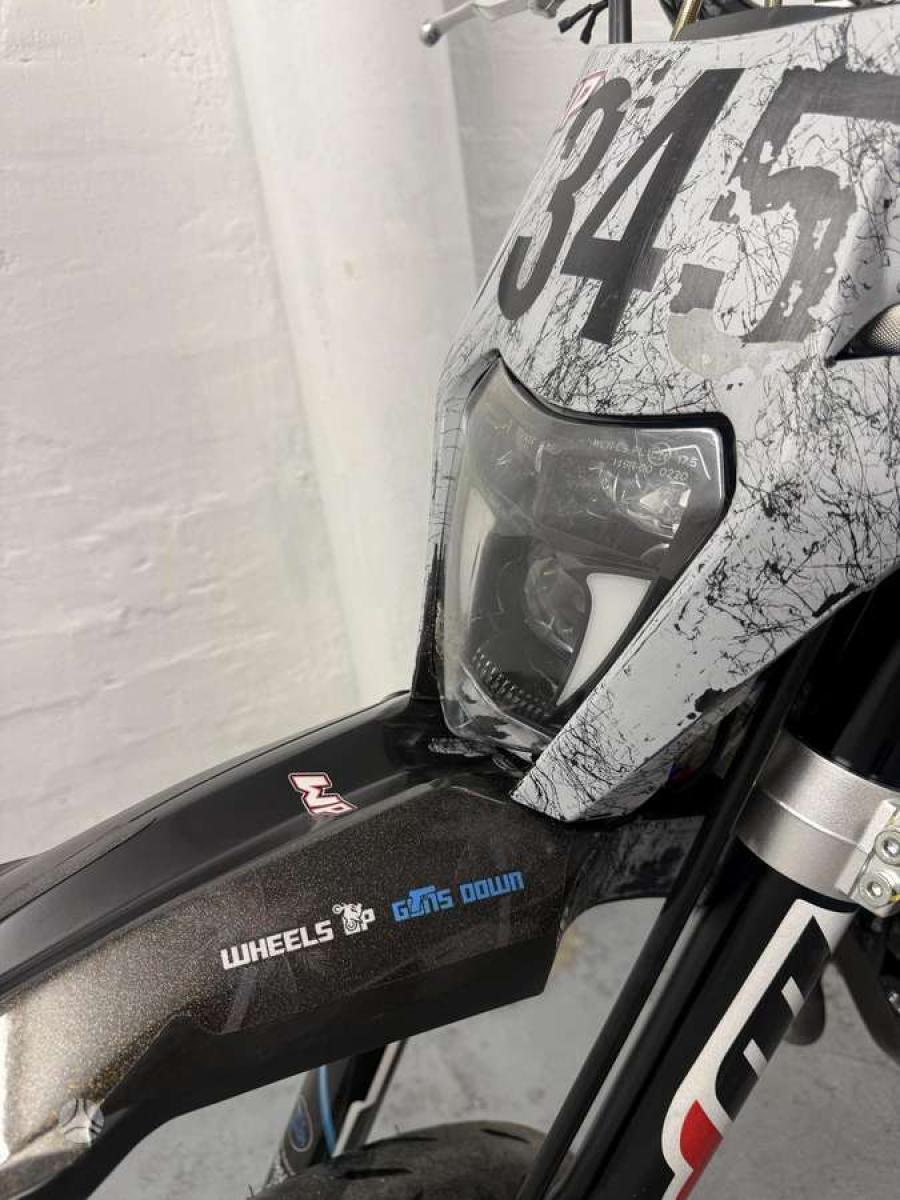 Black Yamaha WR 125X 2021 in Marijampole, with an engine capacity of 0.13 L and mileage of 5 thousand km for 2949 €, photo 25 on AUTOMOTO.COM.LV