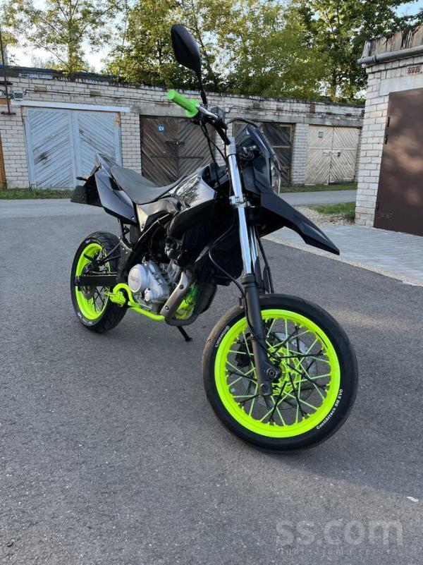 Yamaha WR 125X 2009 in Riga, with an engine capacity of 0.13 L and mileage of 0 thousand km for 2200 €, photo 1 on AUTOMOTO.COM.LV
