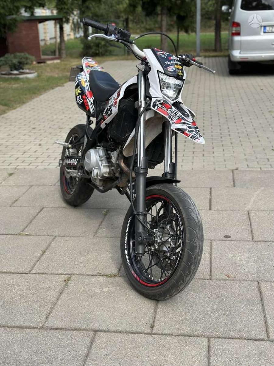 Yamaha WR 125X 2010 in Jonava, with an engine capacity of 0.13 L and mileage of 45 thousand km for 1800 €, photo 5 on AUTOMOTO.COM.LV