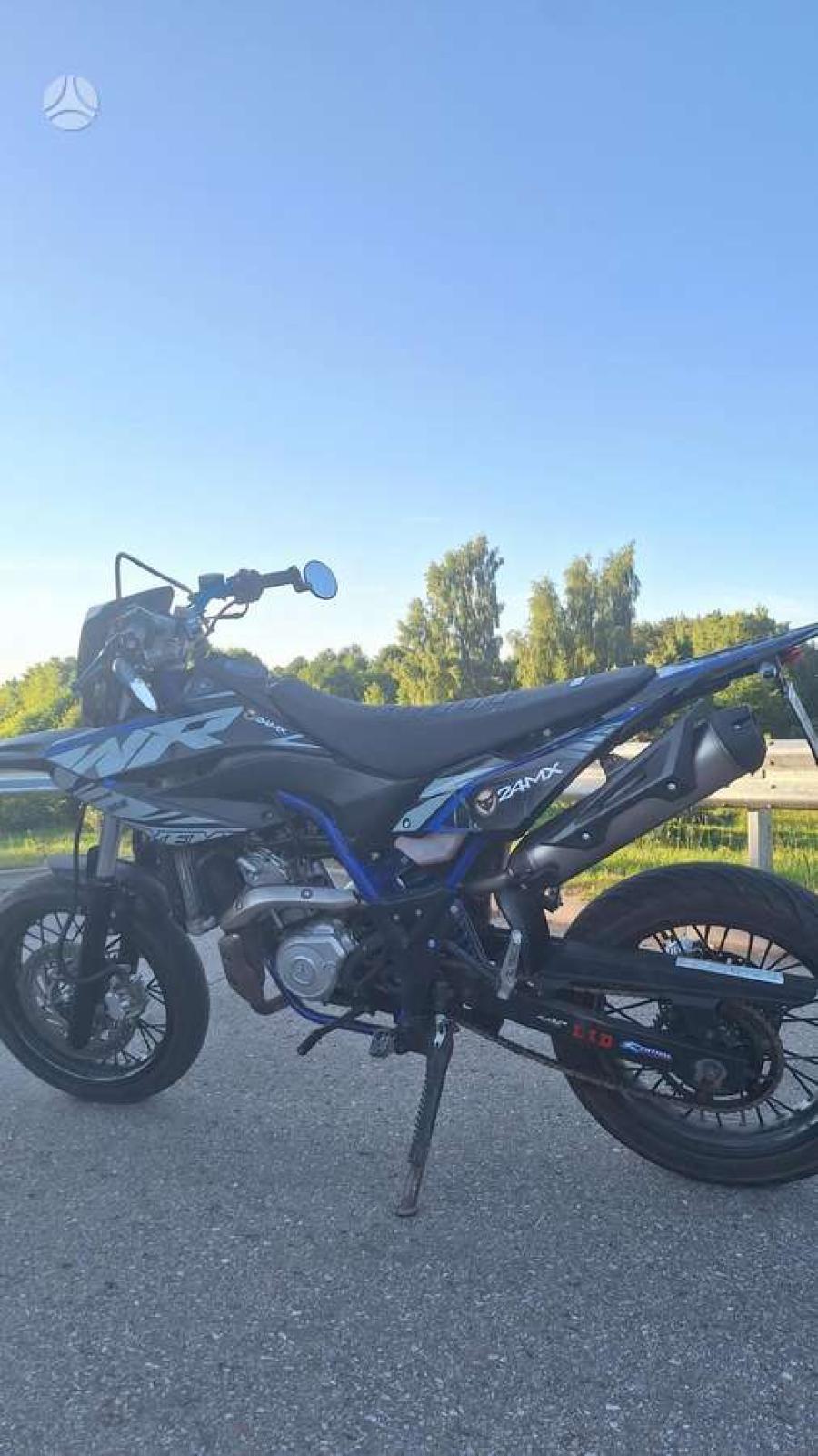 Yamaha WR 125X 2013 in Anyksciai, with an engine capacity of 0.13 L and mileage of 31 thousand km for 2200 €, photo 4 on AUTOMOTO.COM.LV