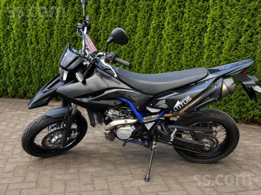 Yamaha WR 125X 2013 in Riga, with an engine capacity of 0.13 L and mileage of 0 thousand km for 1900 €, photo 1 on AUTOMOTO.COM.LV