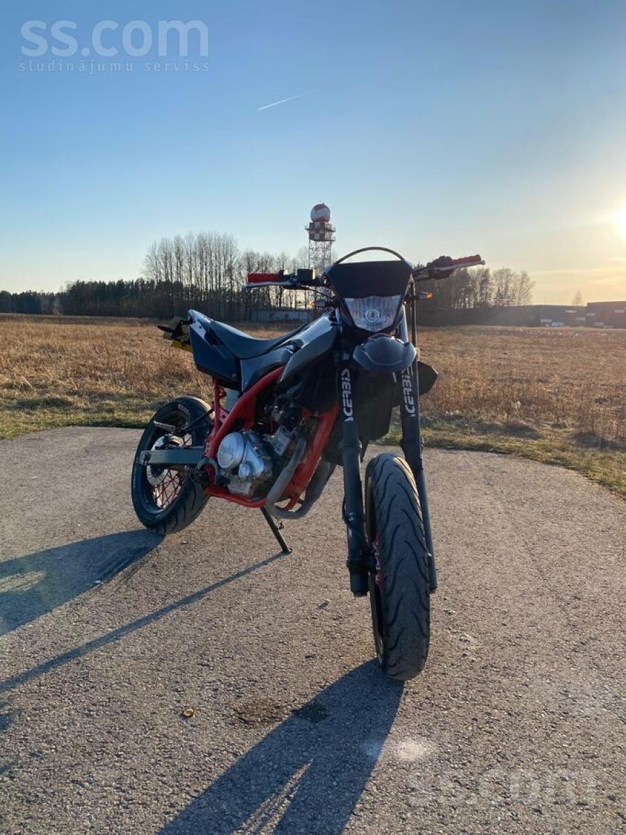 Yamaha WR 125X 2015 in Riga, with an engine capacity of 0.18 L and mileage of 0 thousand km for 2900 €, photo 1 on AUTOMOTO.COM.LV