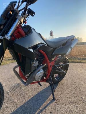 Yamaha WR 125X 2015 in Riga, with an engine capacity of 0.18 L and mileage of 0 thousand km for 2900 €, photo 5 on AUTOMOTO.COM.LV