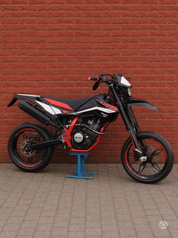 Yamaha WR 125X 2019 in Vilkaviskis, with an engine capacity of 0.13 L and mileage of 18 thousand km for 2399 €, photo 2 on AUTOMOTO.COM.LV