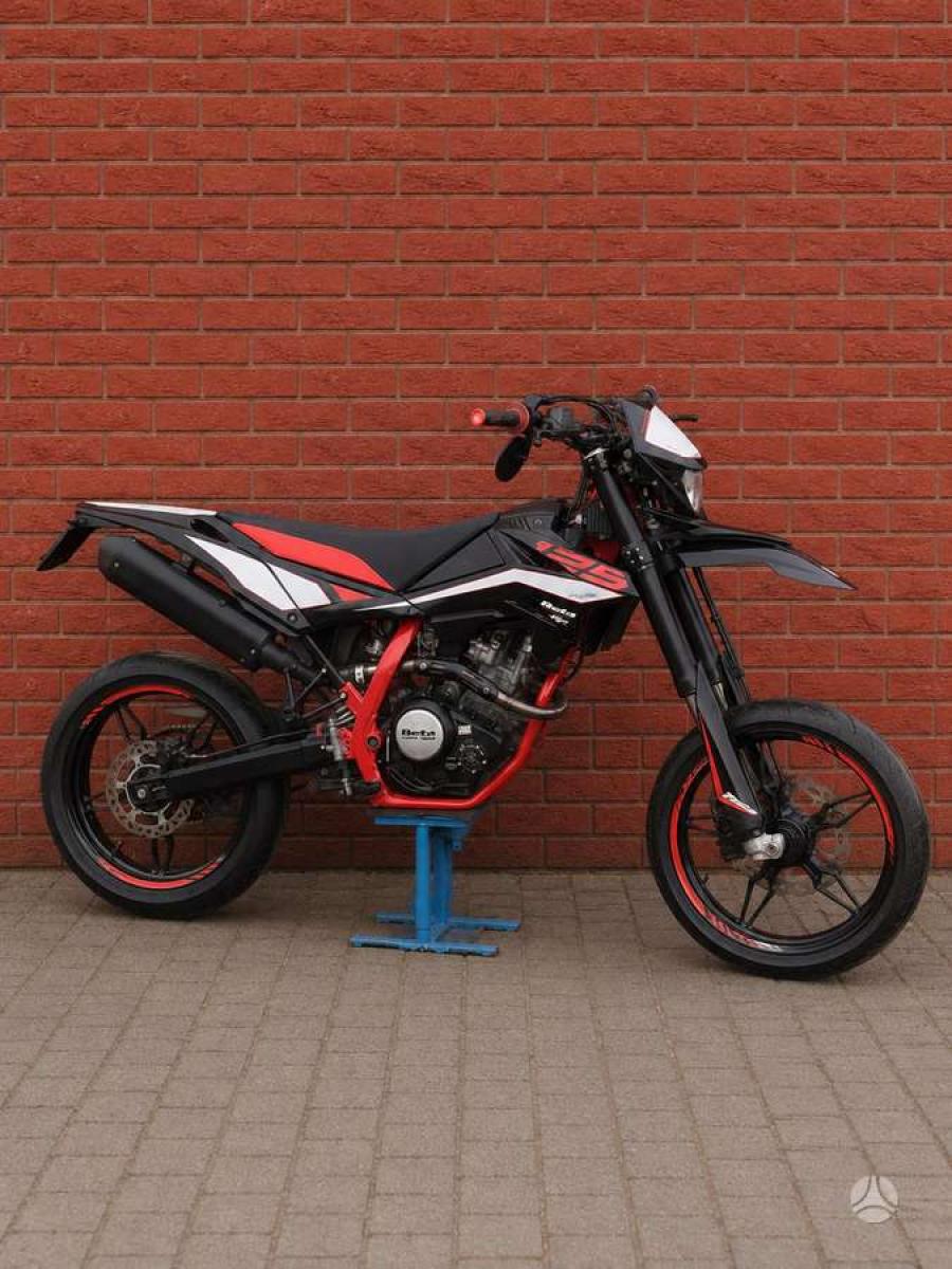 Yamaha WR 125X 2019 in Vilkaviskis, with an engine capacity of 0.13 L and mileage of 18 thousand km for 2399 €, photo 3 on AUTOMOTO.COM.LV