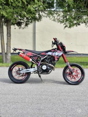 Yamaha WR 125X 2022 in Prienai, with an engine capacity of 0.13 L and mileage of 20 thousand km for 2499 €, photo 3 on AUTOMOTO.COM.LV
