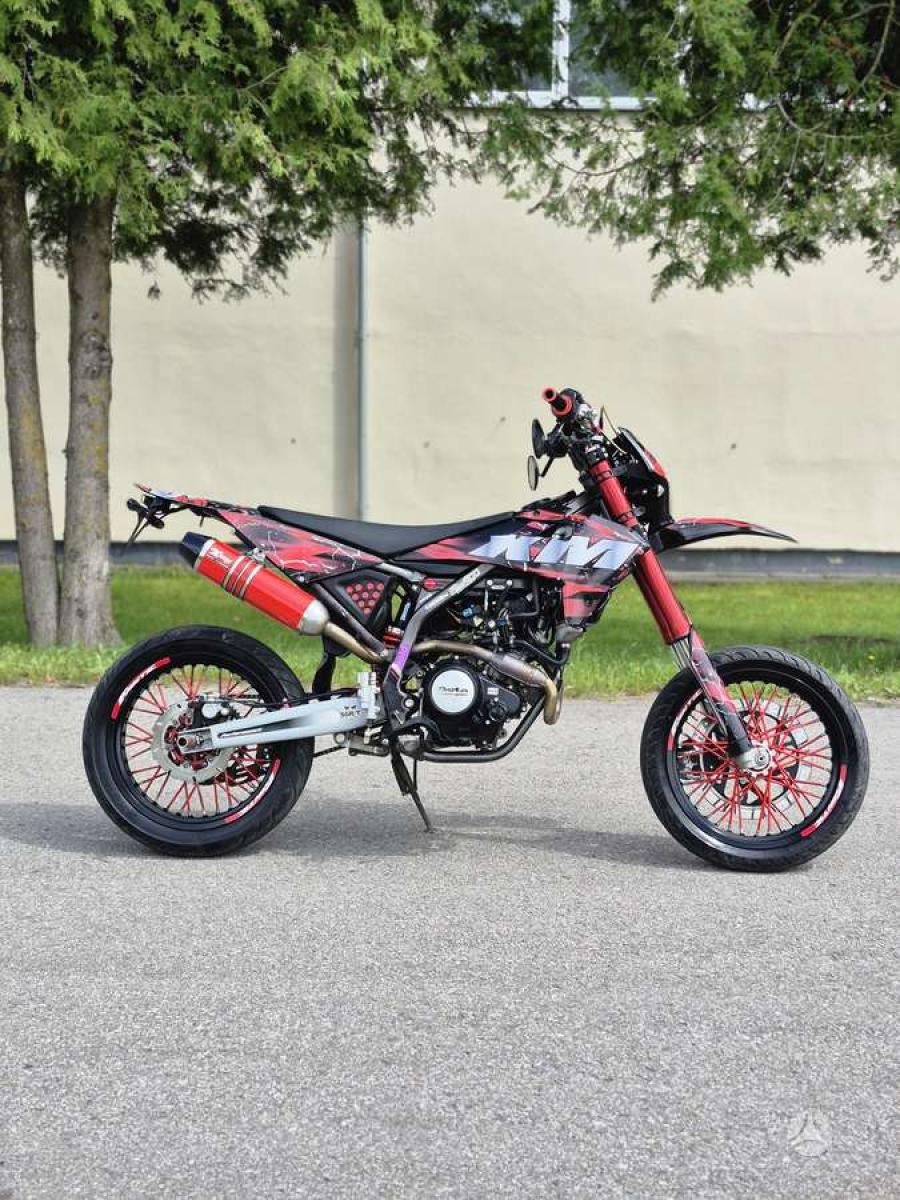 Yamaha WR 125X 2022 in Prienai, with an engine capacity of 0.13 L and mileage of 20 thousand km for 2499 €, photo 3 on AUTOMOTO.COM.LV