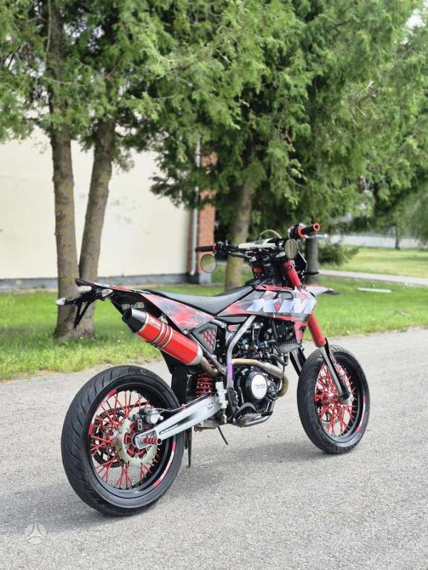 Yamaha WR 125X 2022 in Prienai, with an engine capacity of 0.13 L and mileage of 20 thousand km for 2499 €, photo 3 on AUTOMOTO.COM.LV