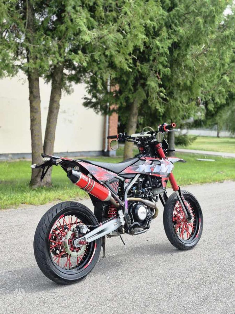 Yamaha WR 125X 2022 in Prienai, with an engine capacity of 0.13 L and mileage of 20 thousand km for 2499 €, photo 4 on AUTOMOTO.COM.LV