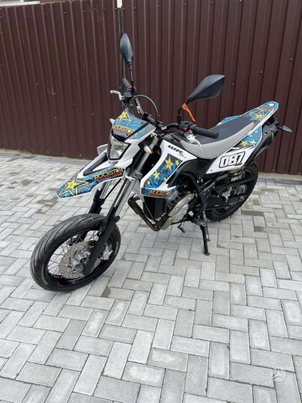 Белый Ямаха WR 125X 2011 в Каунас, объемом двигателя 0.13 л и пробегом 22 тыс. км за 1950 €, фото 2 на AUTOMOTO.COM.LV