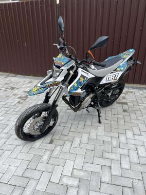 White Yamaha WR 125X 2011 in Kaunas, with an engine capacity of 0.13 L and mileage of 22 thousand km for 1950 €, photo 3 on AUTOMOTO.COM.LV