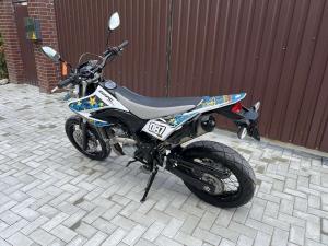 White Yamaha WR 125X 2011 in Kaunas, with an engine capacity of 0.13 L and mileage of 22 thousand km for 1950 €, photo 7 on AUTOMOTO.COM.LV