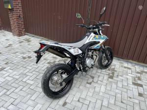 White Yamaha WR 125X 2011 in Kaunas, with an engine capacity of 0.13 L and mileage of 22 thousand km for 1950 €, photo 8 on AUTOMOTO.COM.LV